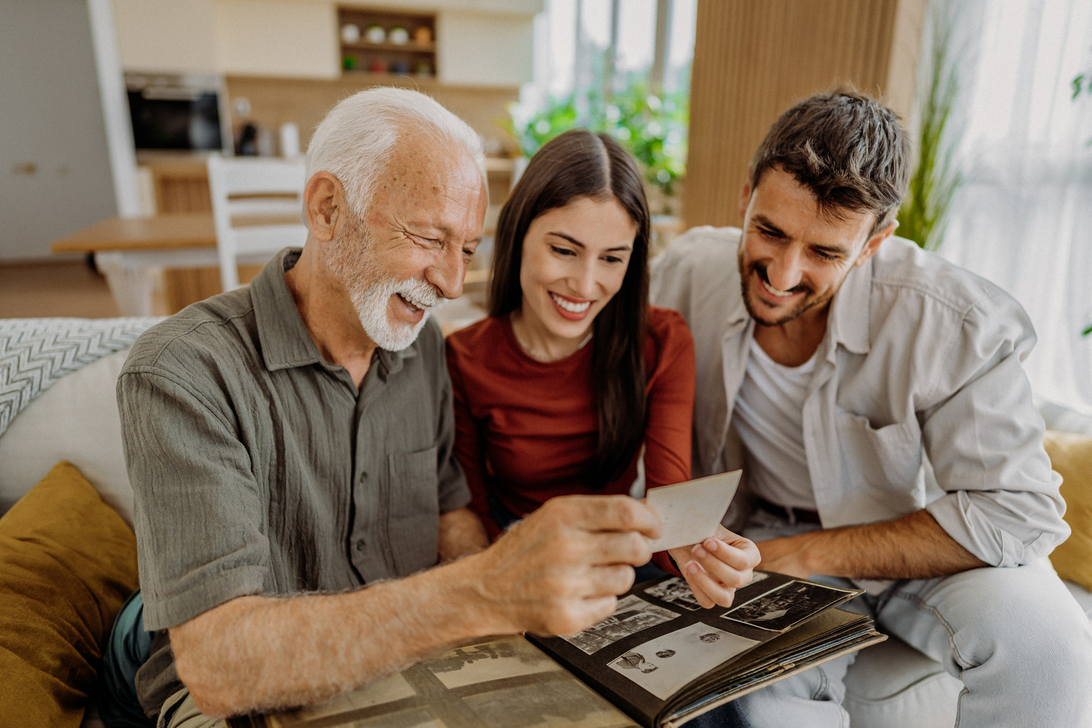 Reuniting and reminiscing: talking about meeting old friends - About ...